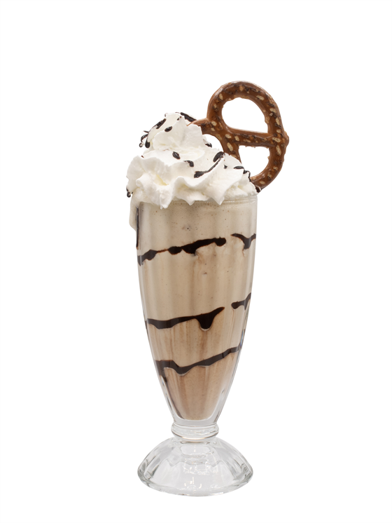 batido de pretzel con dulce de azúcar y caramelo salado del día del ju ...